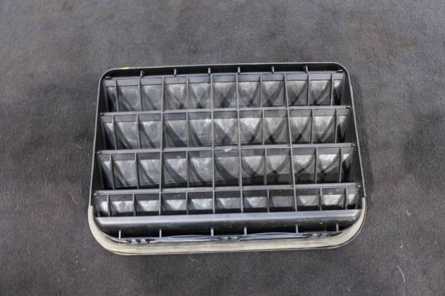 Купить Вентиляционная решетка багажника левая Mercedes-Benz W164 (MB ...