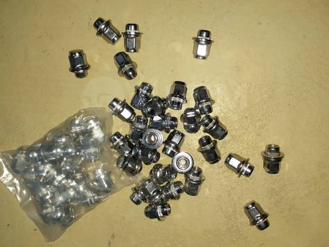 Продам Гайки на колёса новые шаг резьбы 1.25/1.5. Под ключ 19/21 разн ...