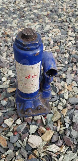 Продам домкрат 3т б/у, в наличии. Цена: 1 000₽ в Уссурийске