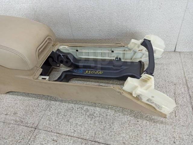 Купить Бардачок между сиденьями Toyota Crown Majesta UZS186 [350610] во ...