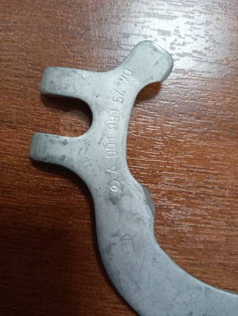 Купить Зажим пружинный крепления системы выпуска 0019915470 в ...