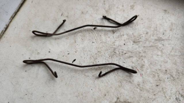 Купить Прижимная Пружинка суппорта переднего Renault Megane 3 ...