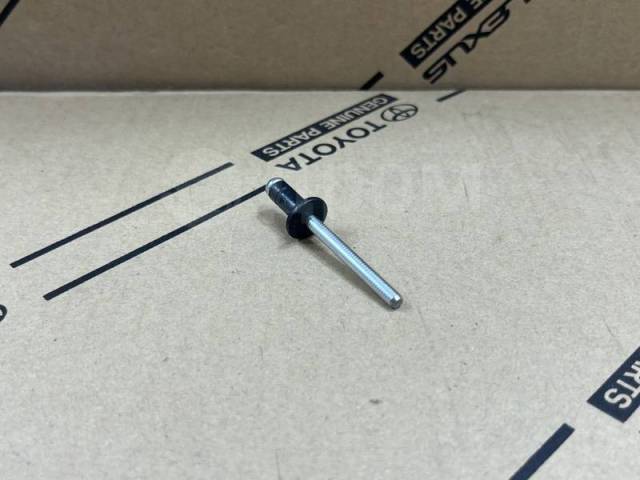 Купить Заклепка лючка бензобака Toyota Land Cruiser Prado 9026906017 ...