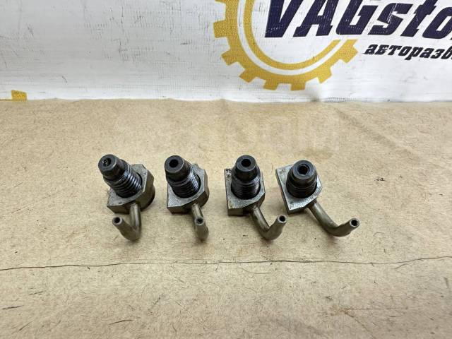 Купить Форсунка масляная Volkswagen Golf 2002 [06B103154] в Красном ...