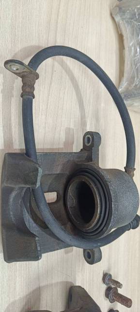 Купить Суппорт передний левый NZE124 4WD Toyota Corolla Fielder 2001г ...