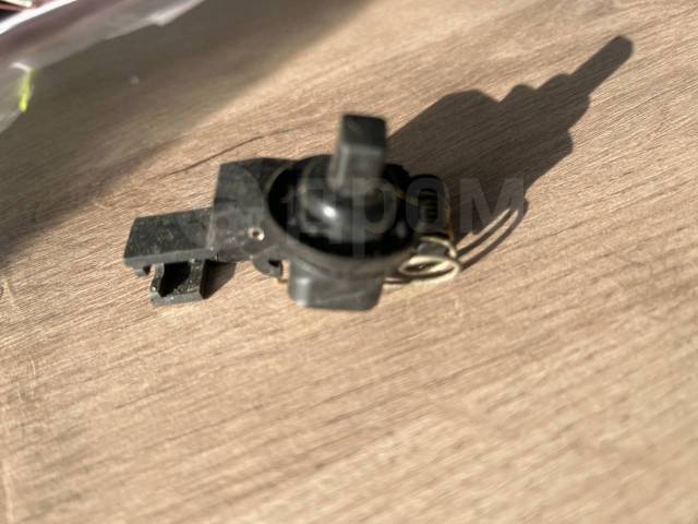 Купить Замок лючка бензобака Nissan в Уссурийске по цене: 1 500 ...