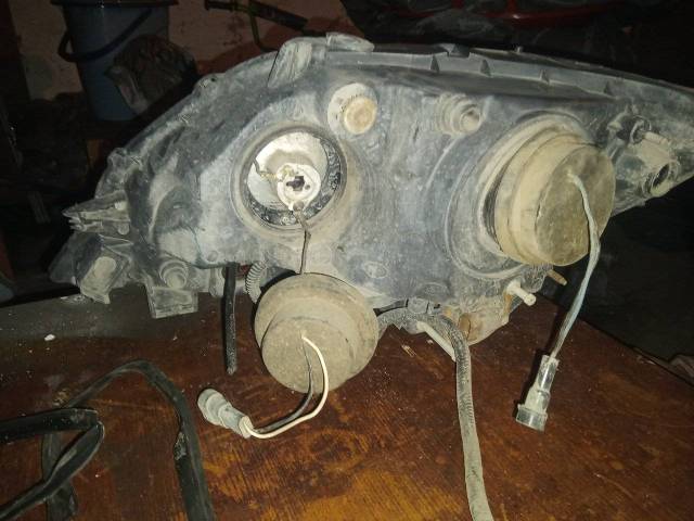 Купить Фары Toyota Harrier в Барнауле по цене: 3 000₽ — частное объявление на Дроме