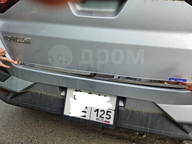 Купить Накладка на низ пятой двери для Toyota Raize хром во ...