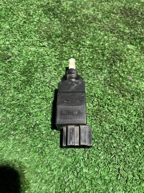 Купить Выключатель стоп-сигнала Mercedes-Benz A0015454009 в Красноярске ...