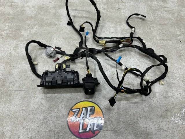 Купить Кнопка открывания багажника Bmw 5 51247381868 G30 в Москве по ...